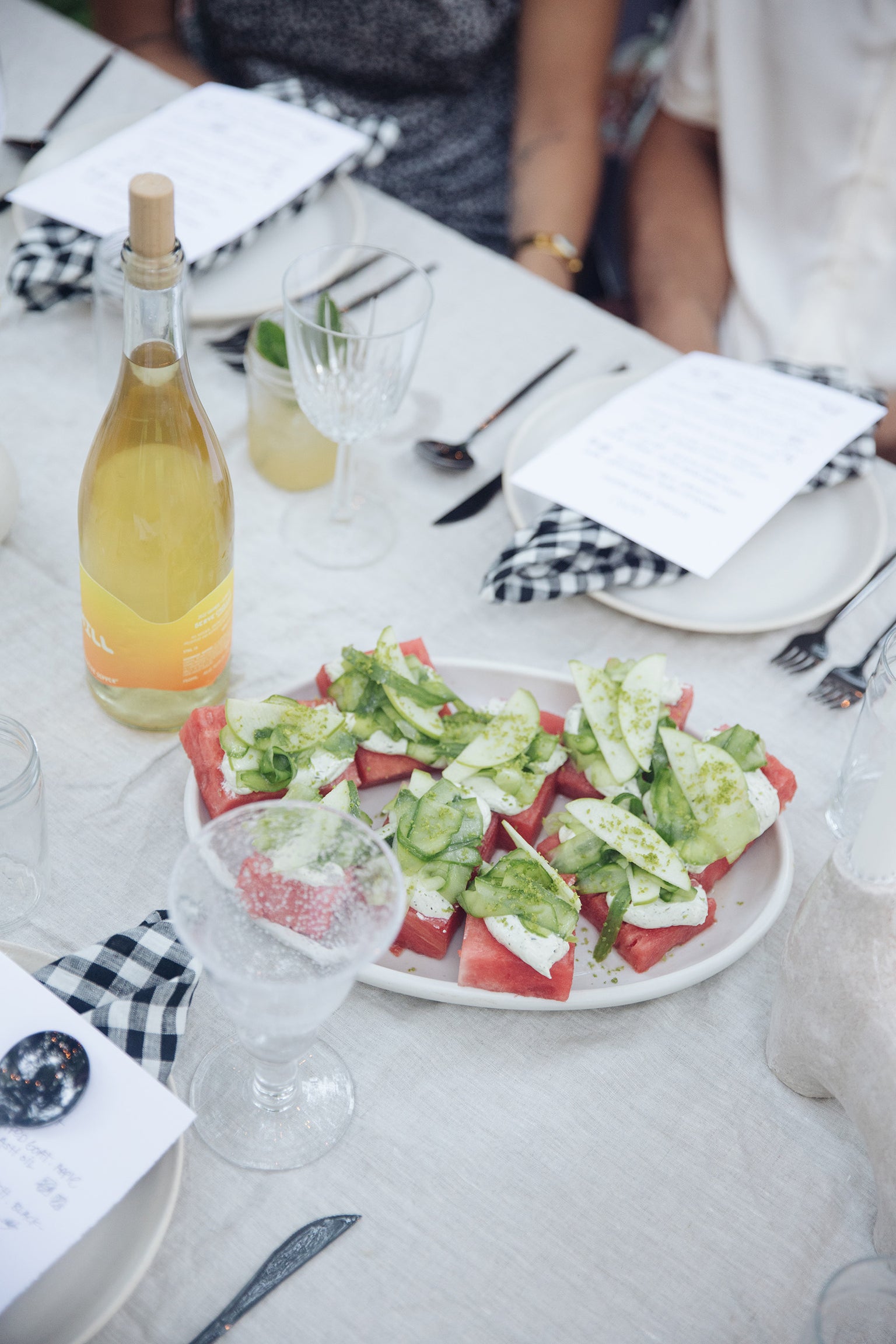How to host a heavenly long table dinner that’s bound to impress – I ...