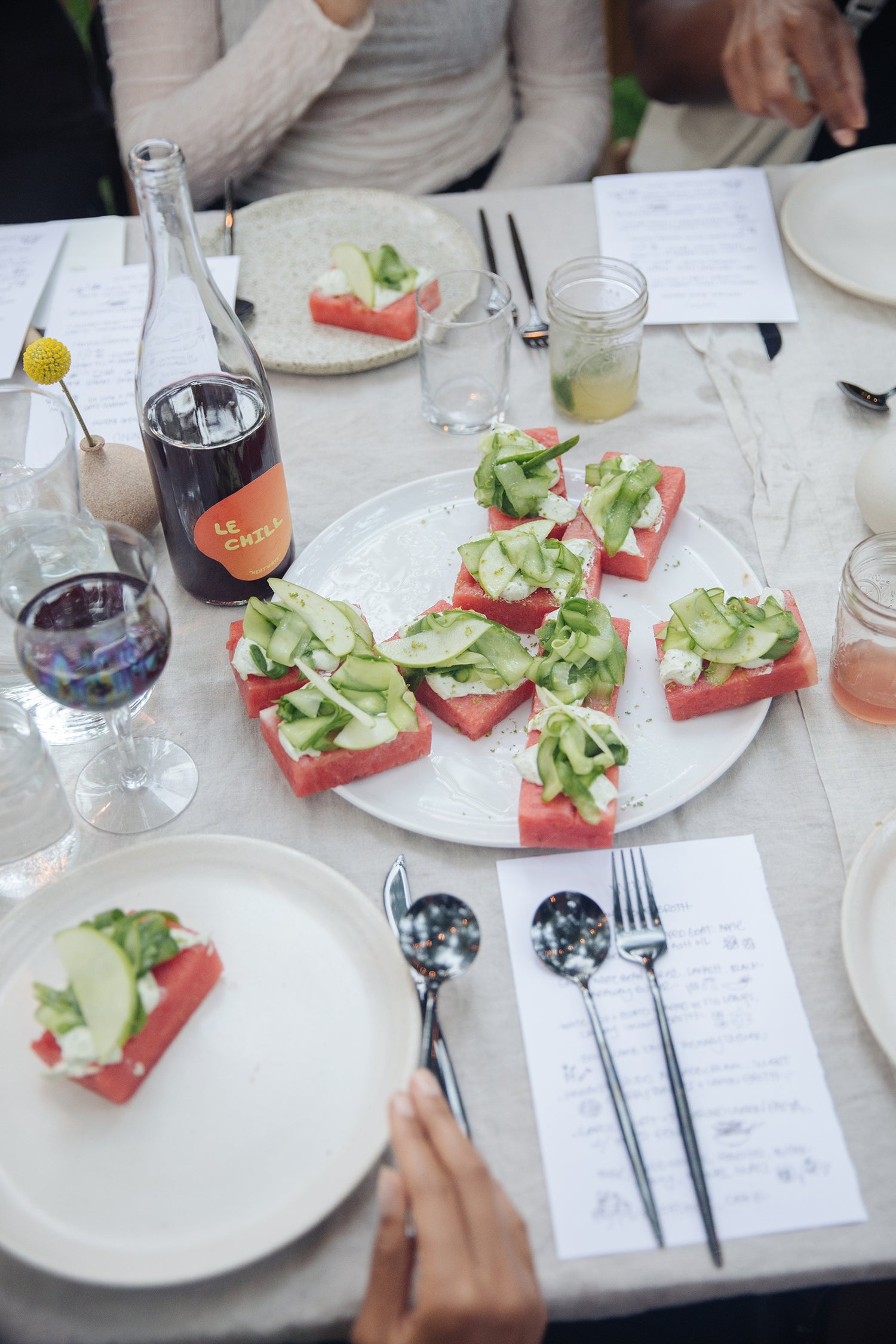 How to host a heavenly long table dinner that’s bound to impress – I ...