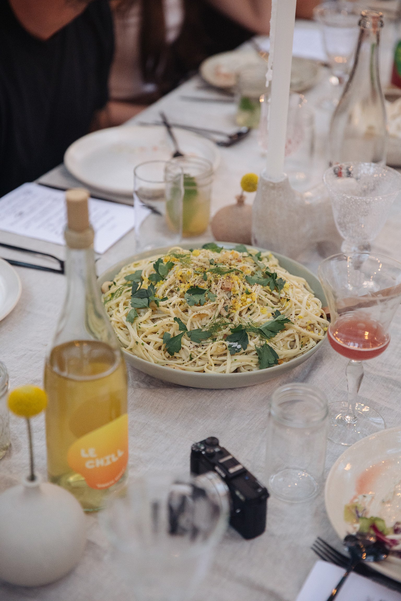 How to host a heavenly long table dinner that’s bound to impress – I ...